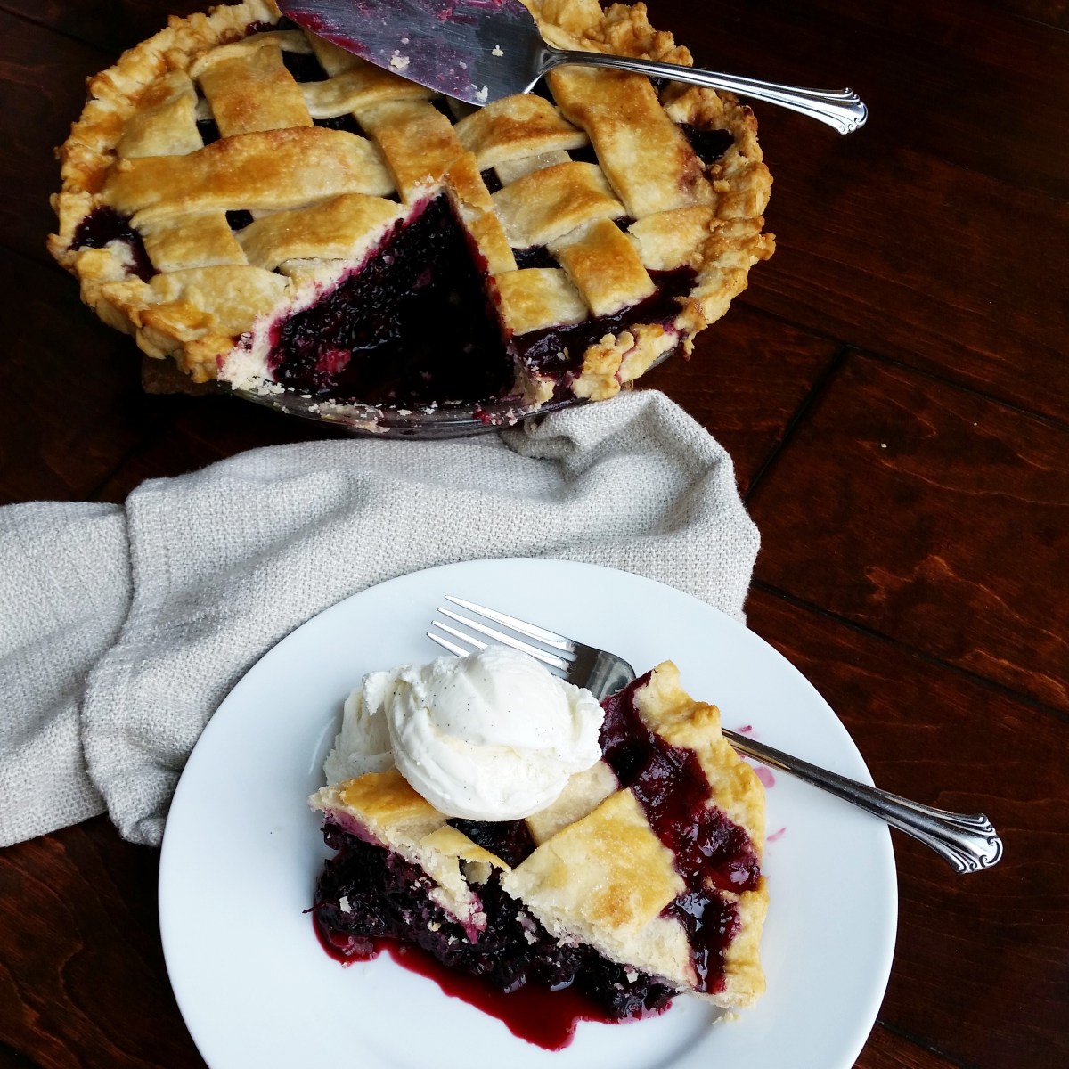 Easy Homemade Blackberry Pie – Rumbly in my Tumbly